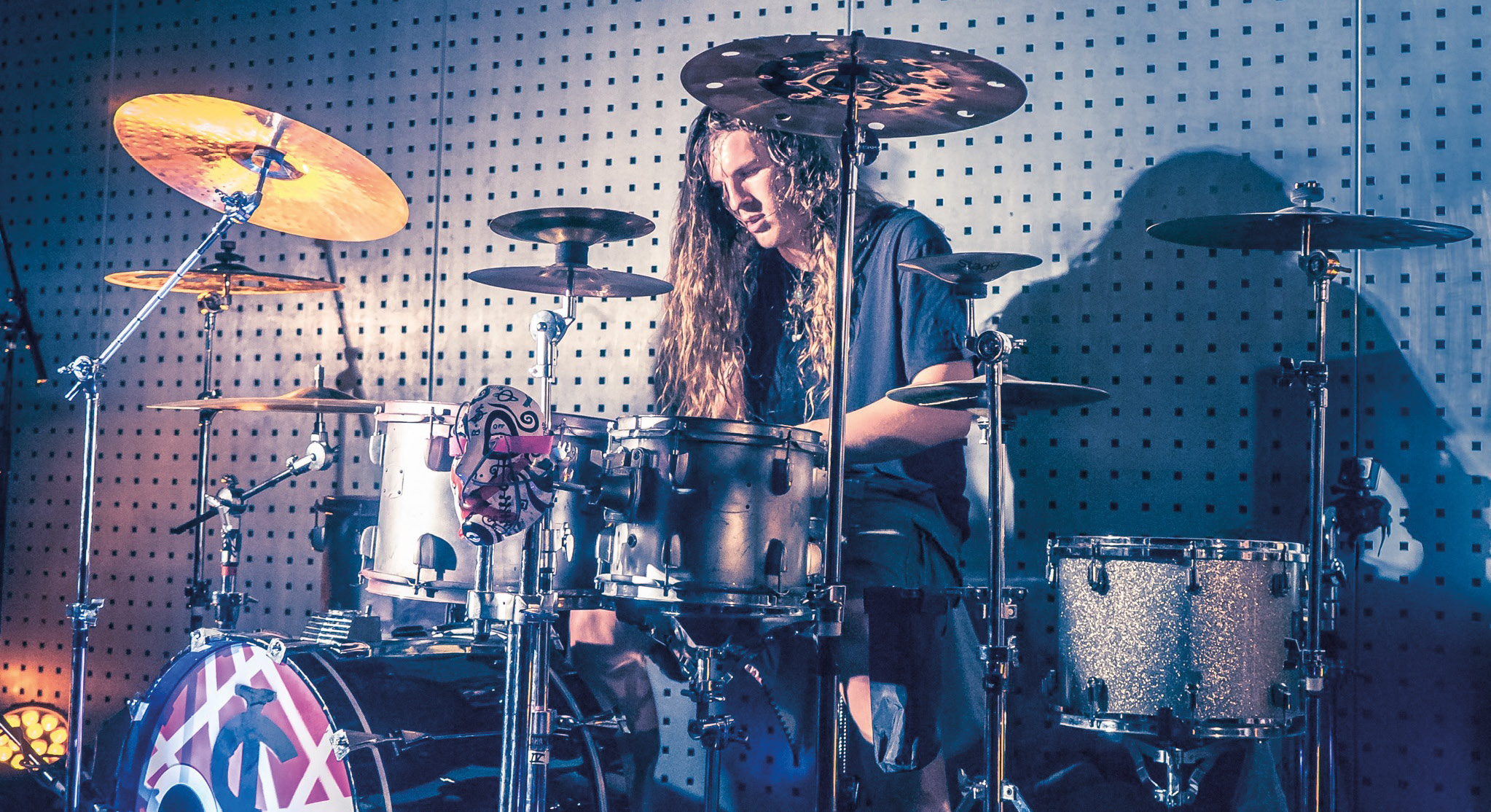 Maël Maurel - Cours de Batterie et Percussion - Magazine Le Bruit Qui Court