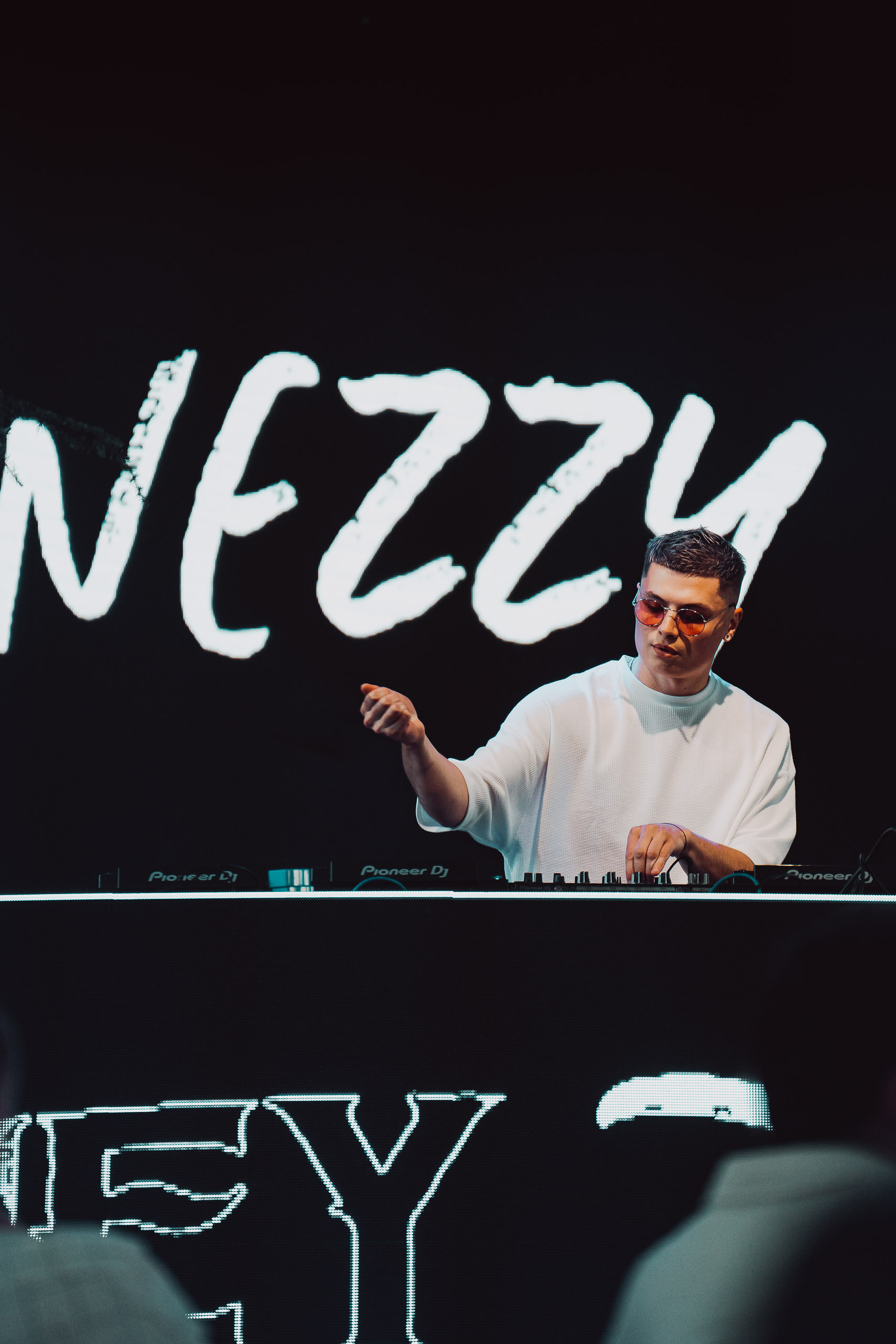 NEZZY INVITE THE SUPERMEN LOVERS & ZAABRISKIE - Magazine Le Bruit Qui Court